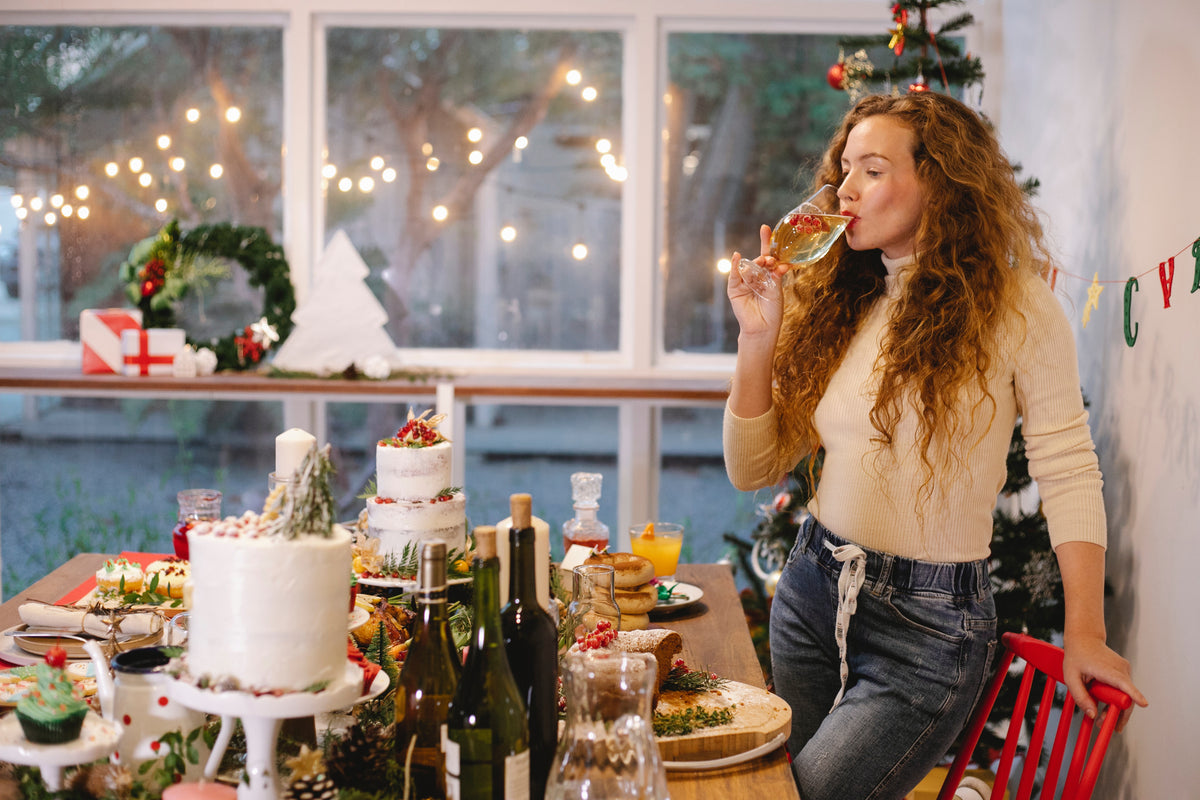 Holiday Alcoholic Drinks: 14 Most Popular and Festive | Ohza